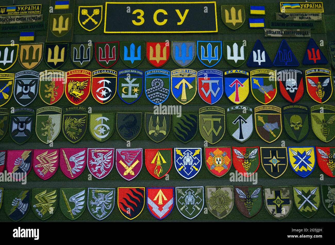 Neue moderne Chevrons der ukrainischen Armee haben sich auf dem Stand ...