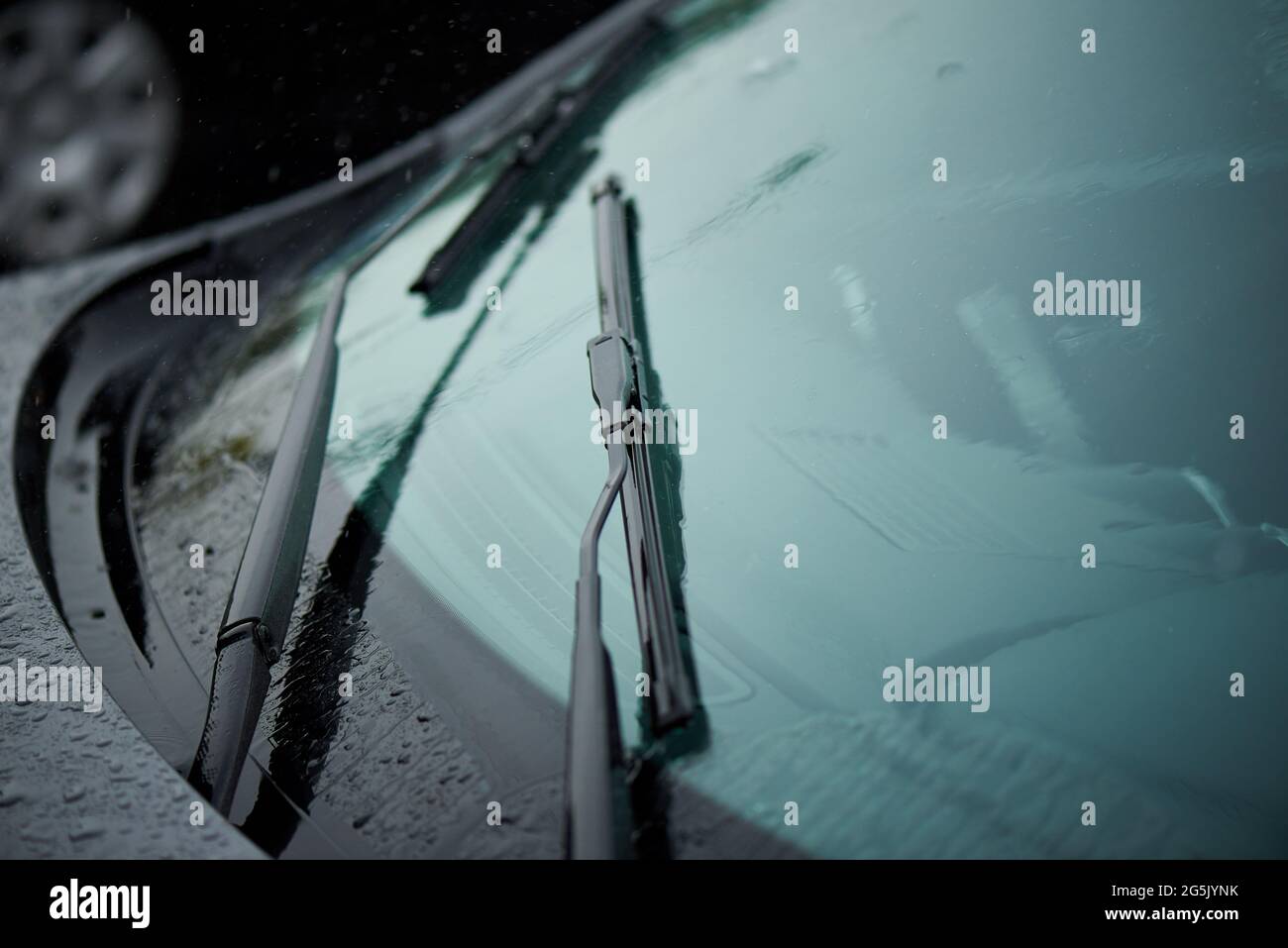 Windshield wiper -Fotos und -Bildmaterial in hoher Auflösung – Alamy
