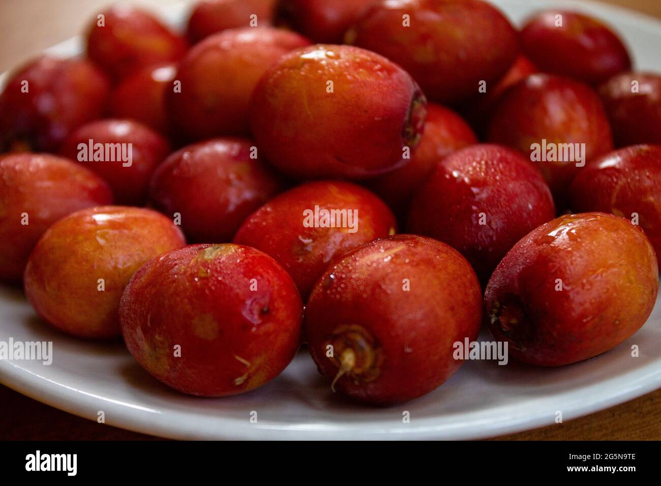 Rote datteln -Fotos und -Bildmaterial in hoher Auflösung – Alamy