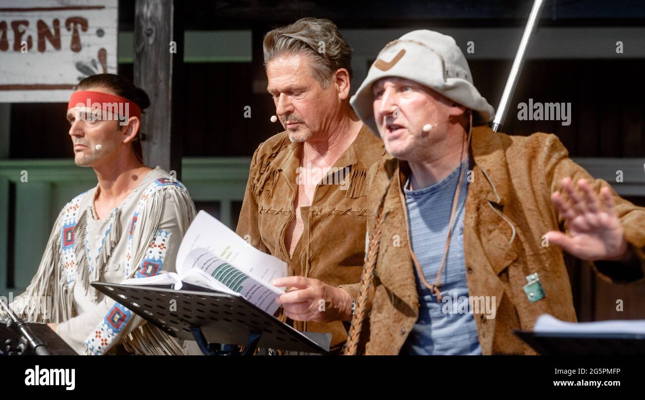 Bad Segeberg, Deutschland. Juni 2021. Die Schauspieler Sascha Hödl (l-r ...