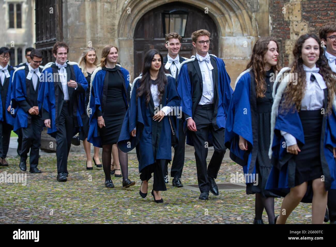 Graduating students cambridge university graduation -Fotos und ...