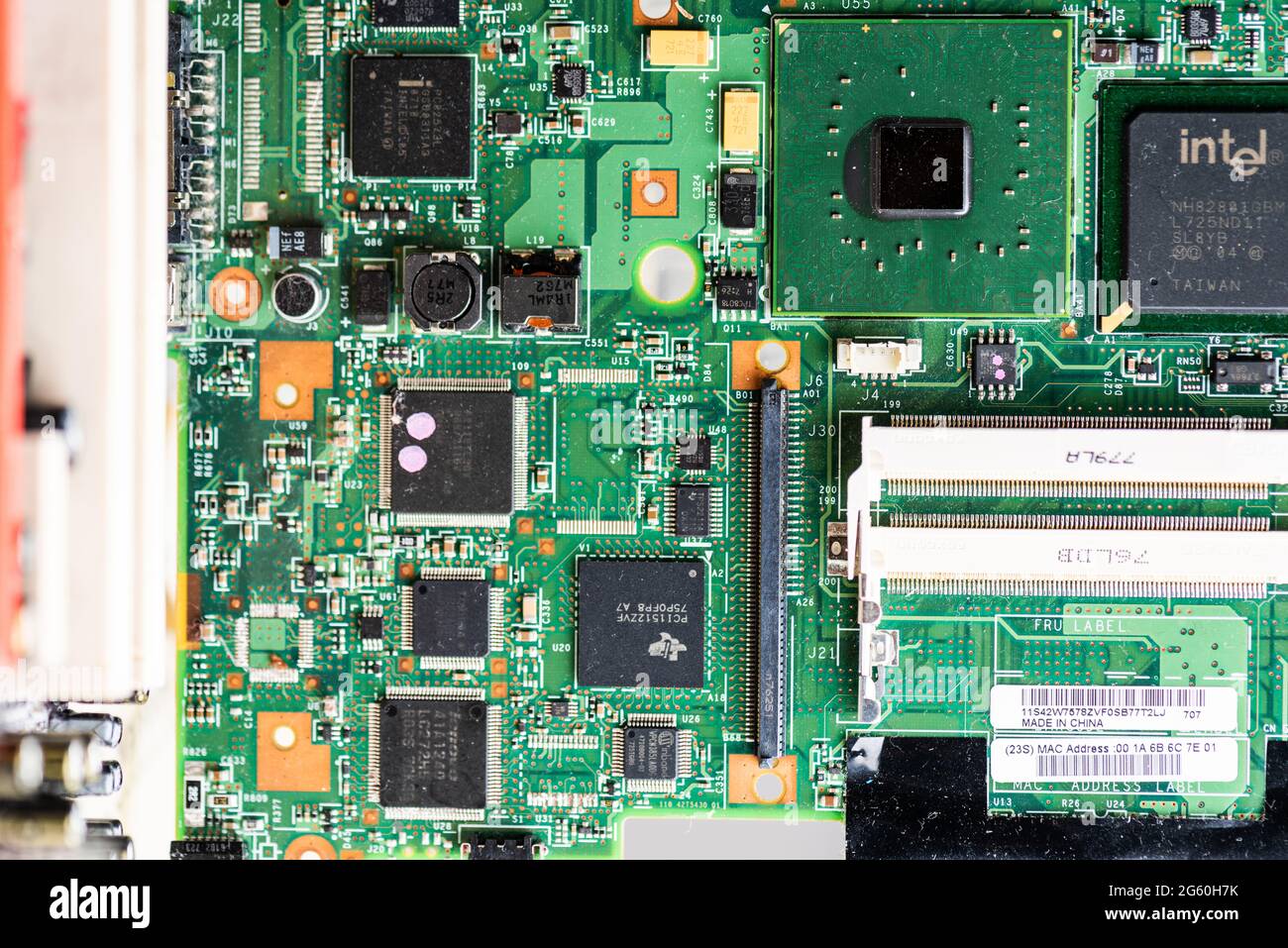 Nahaufnahme der Leiterplatten von alten PC-Desktop-Computern. Das Bild ...