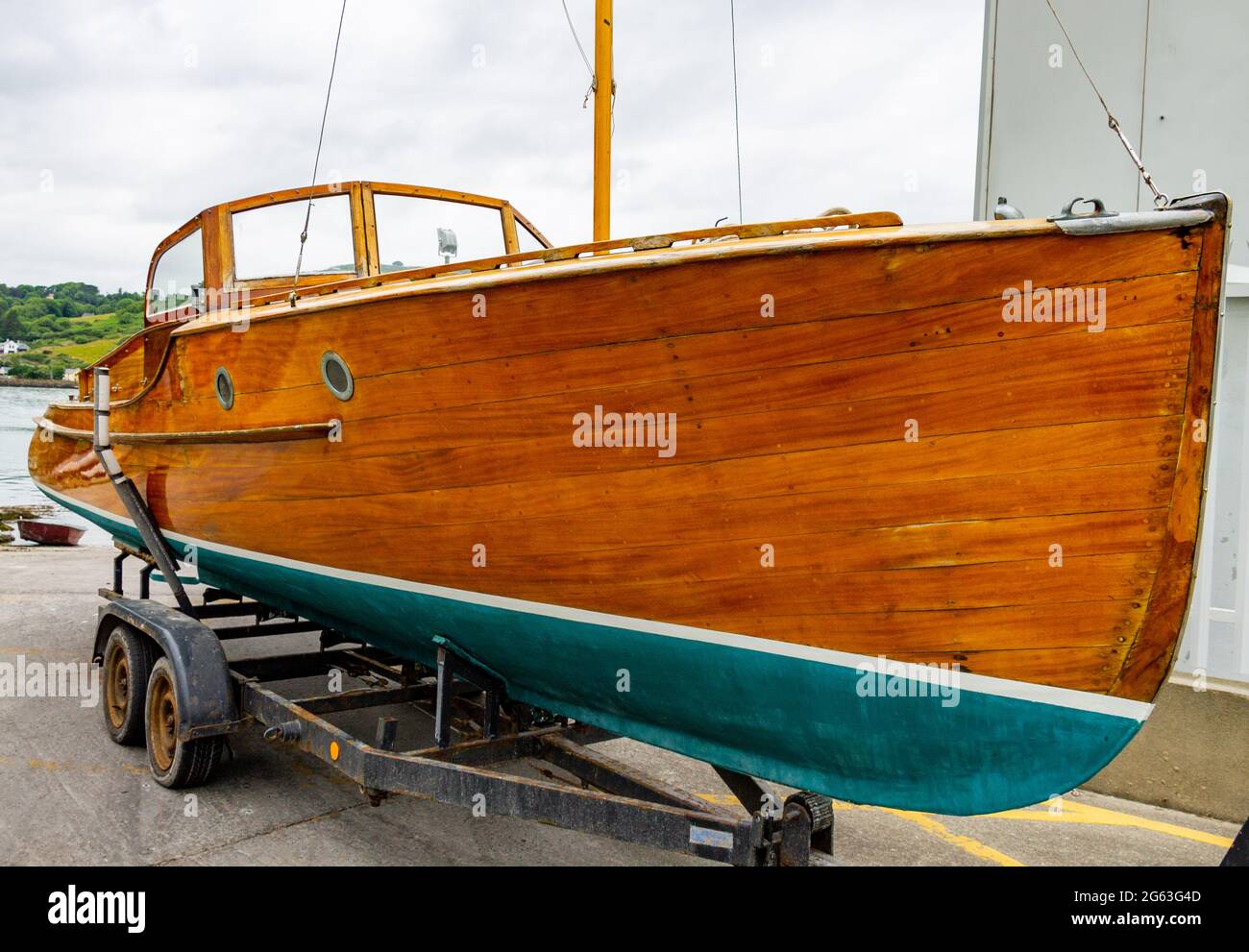 Klassisches holzboot -Fotos und -Bildmaterial in hoher Auflösung – Alamy