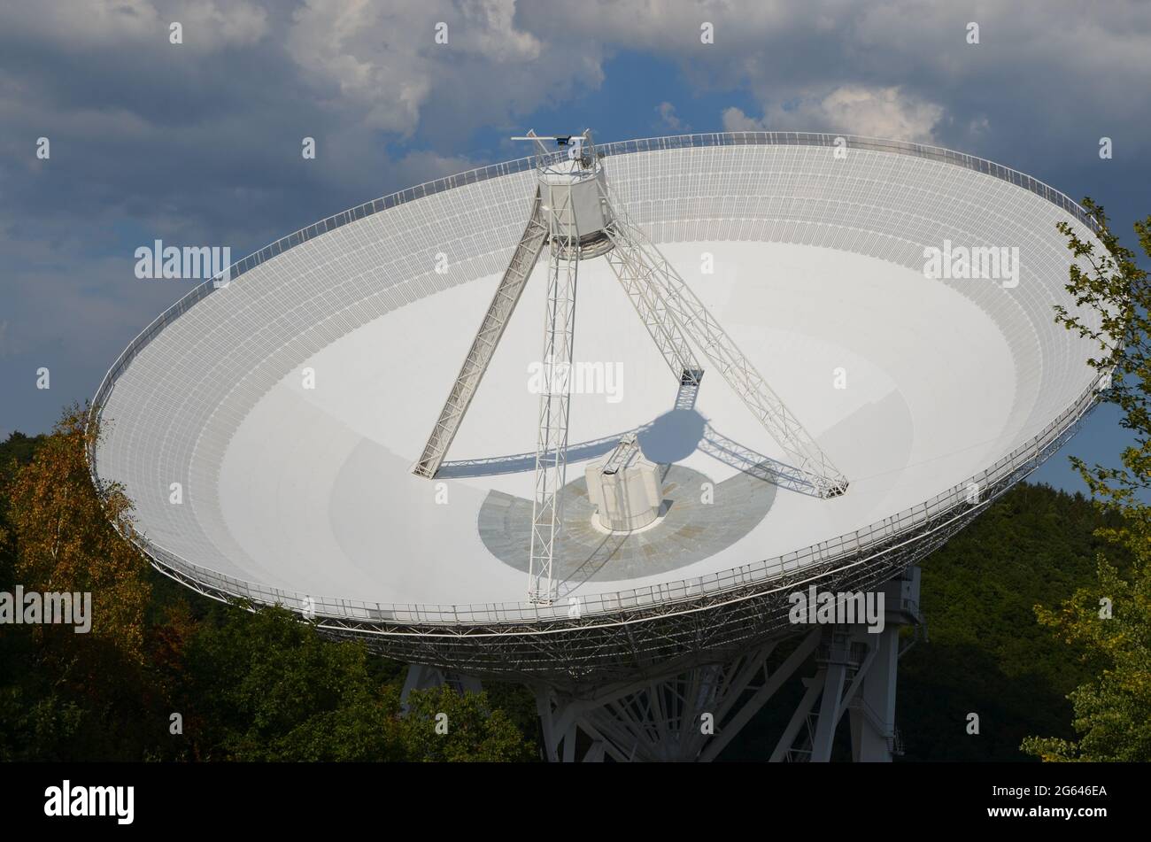 Effelsberg radioteleskop -Fotos und -Bildmaterial in hoher Auflösung ...