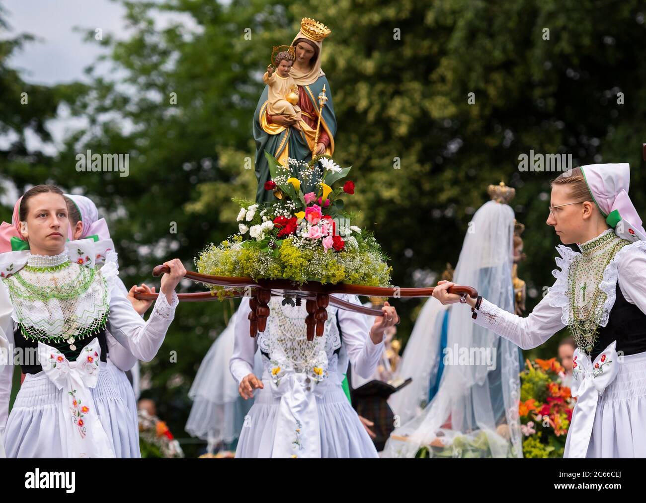 Rosenthal, Deutschland. Juli 2021. Druschkas, das sind unverheiratete junge sorbische Frauen ...