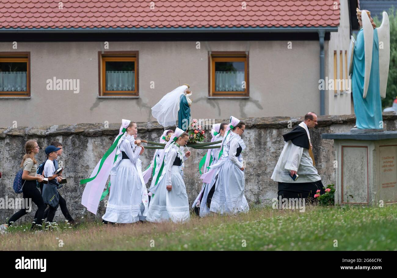Rosenthal, Deutschland. Juli 2021. Druschkas, das sind unverheiratete junge sorbische Frauen ...