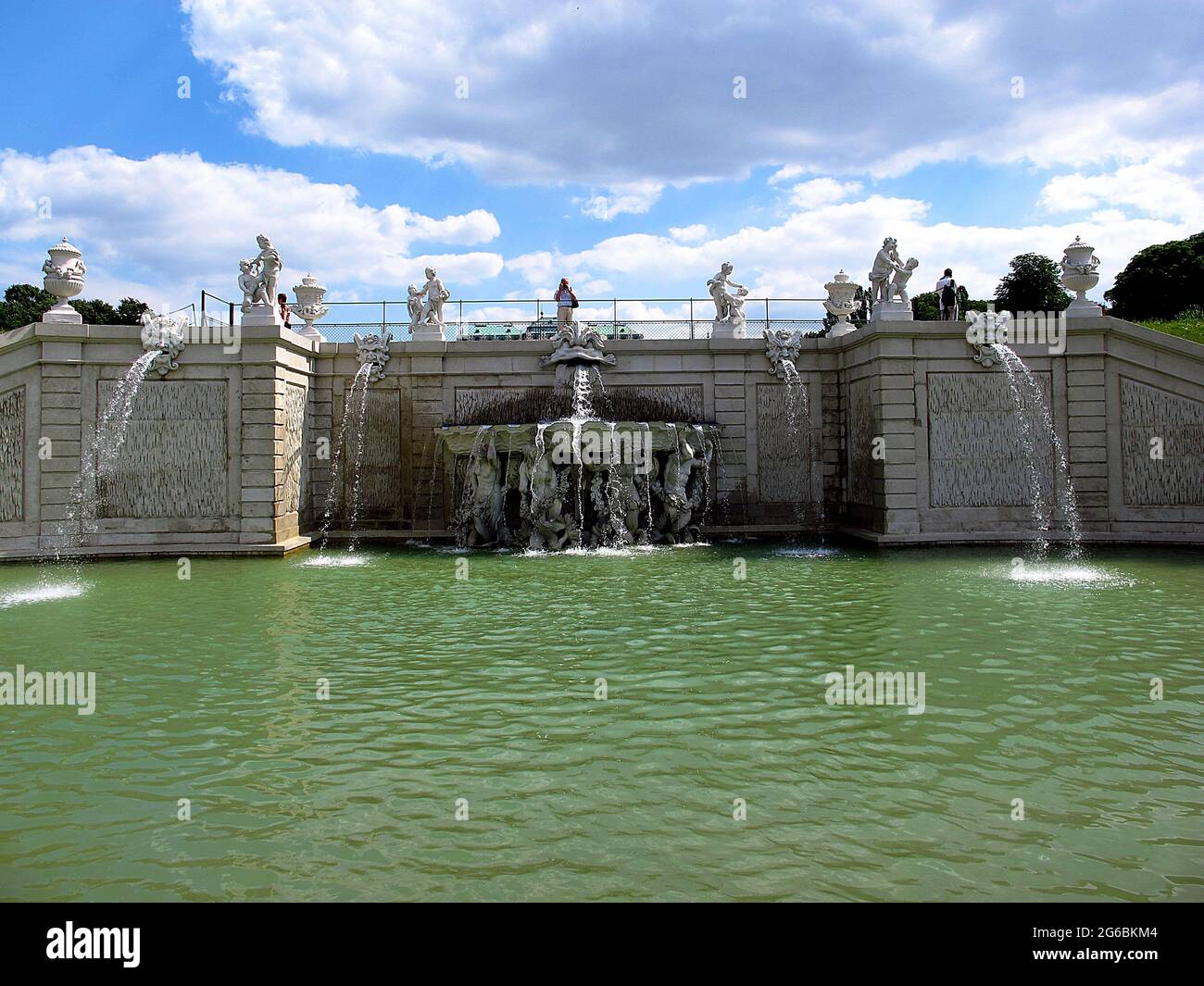 Der Brunnen im Schloss Belvedere in Wien, Österreich Stockfotografie ...