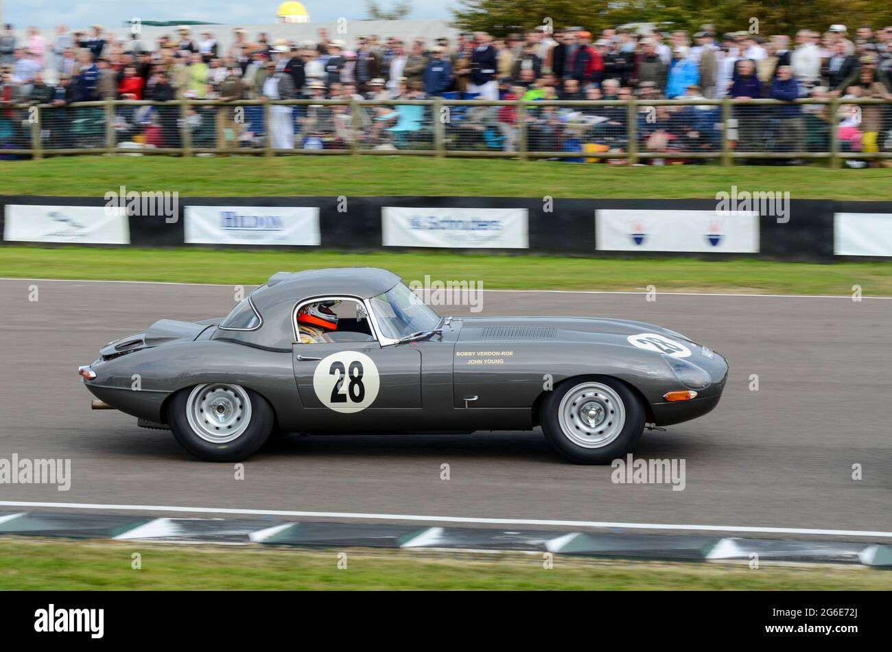 Jaguar E Type klassischer Sportwagen, Oldtimer-Rennwagen, der bei der ...