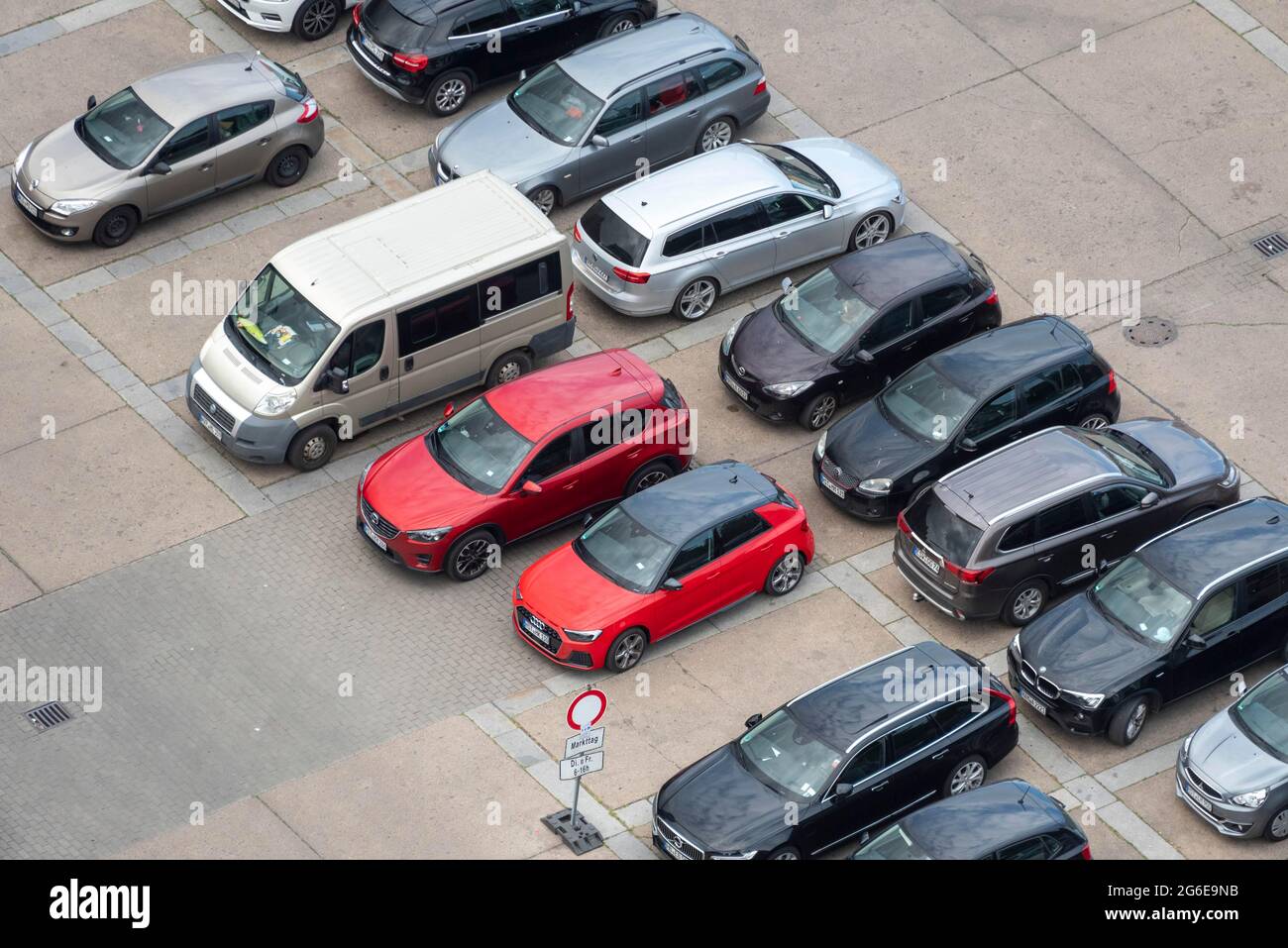 Parking cars germany -Fotos und -Bildmaterial in hoher Auflösung – Alamy