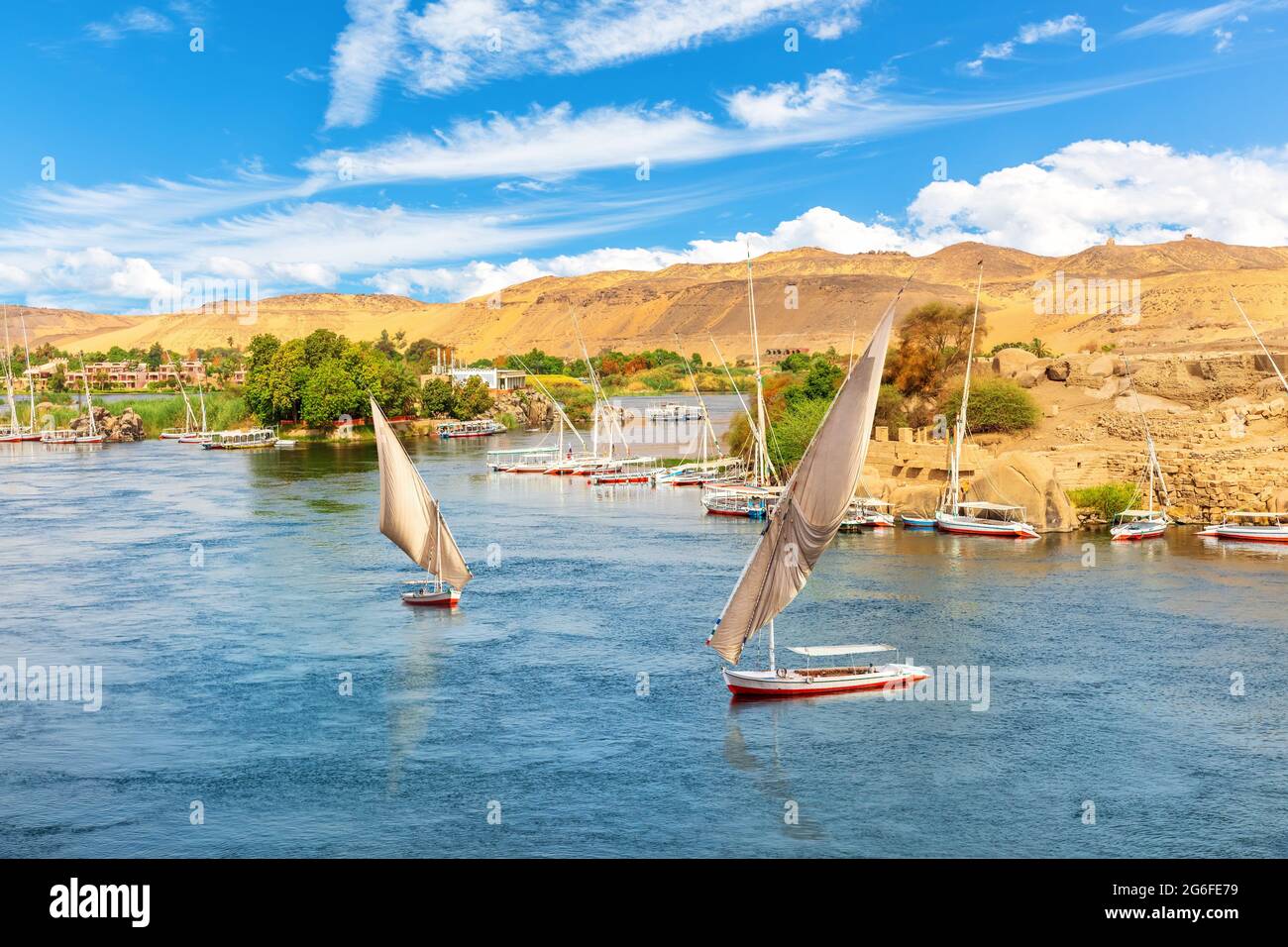 Egypt nile river aswan felucca -Fotos und -Bildmaterial in hoher ...