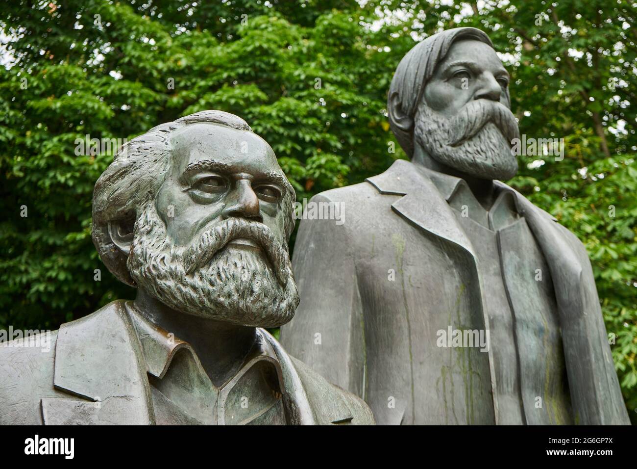 Denkmal für Karl Marx und Friedrich Engels, von Ludwig Engelhardt, Teil ...