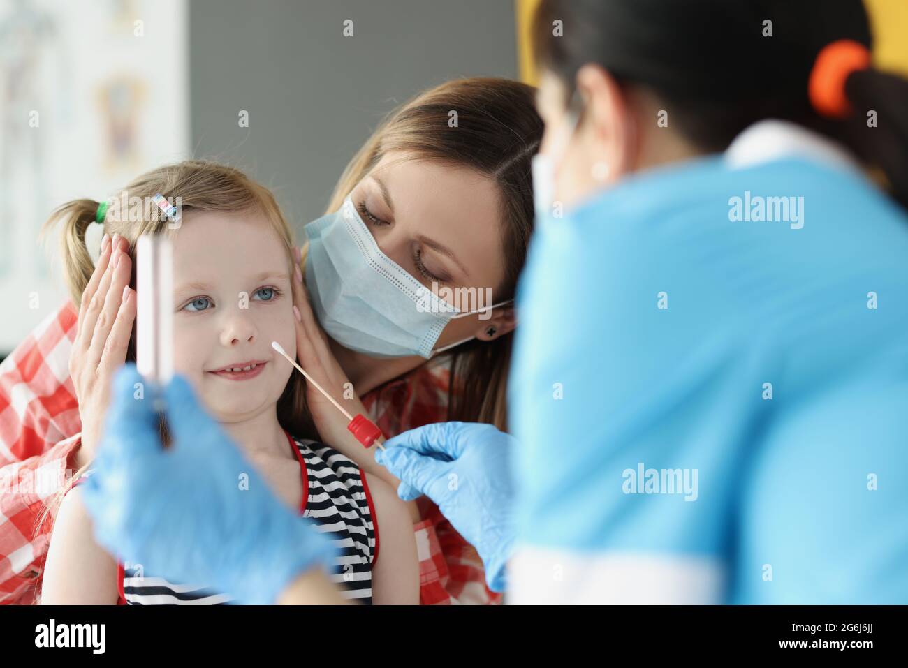 Covid abstrich -Fotos und -Bildmaterial in hoher Auflösung – Alamy