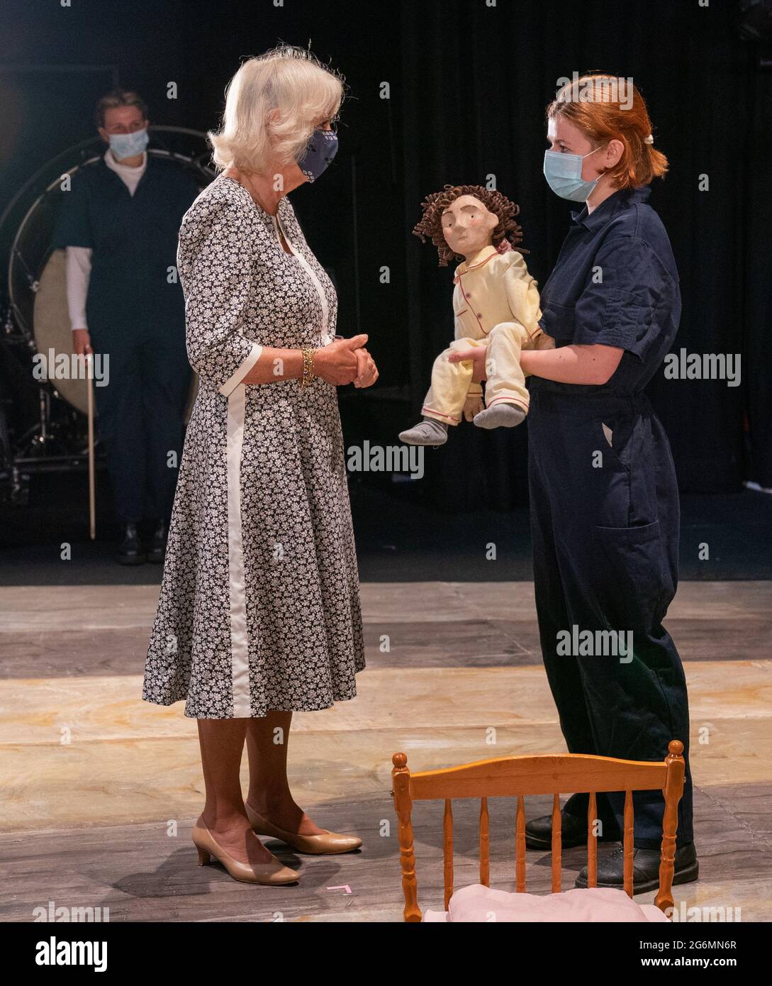 Die Herzogin von Cornwall mit dem Puppenspieler Ruby Brown bei einem ...