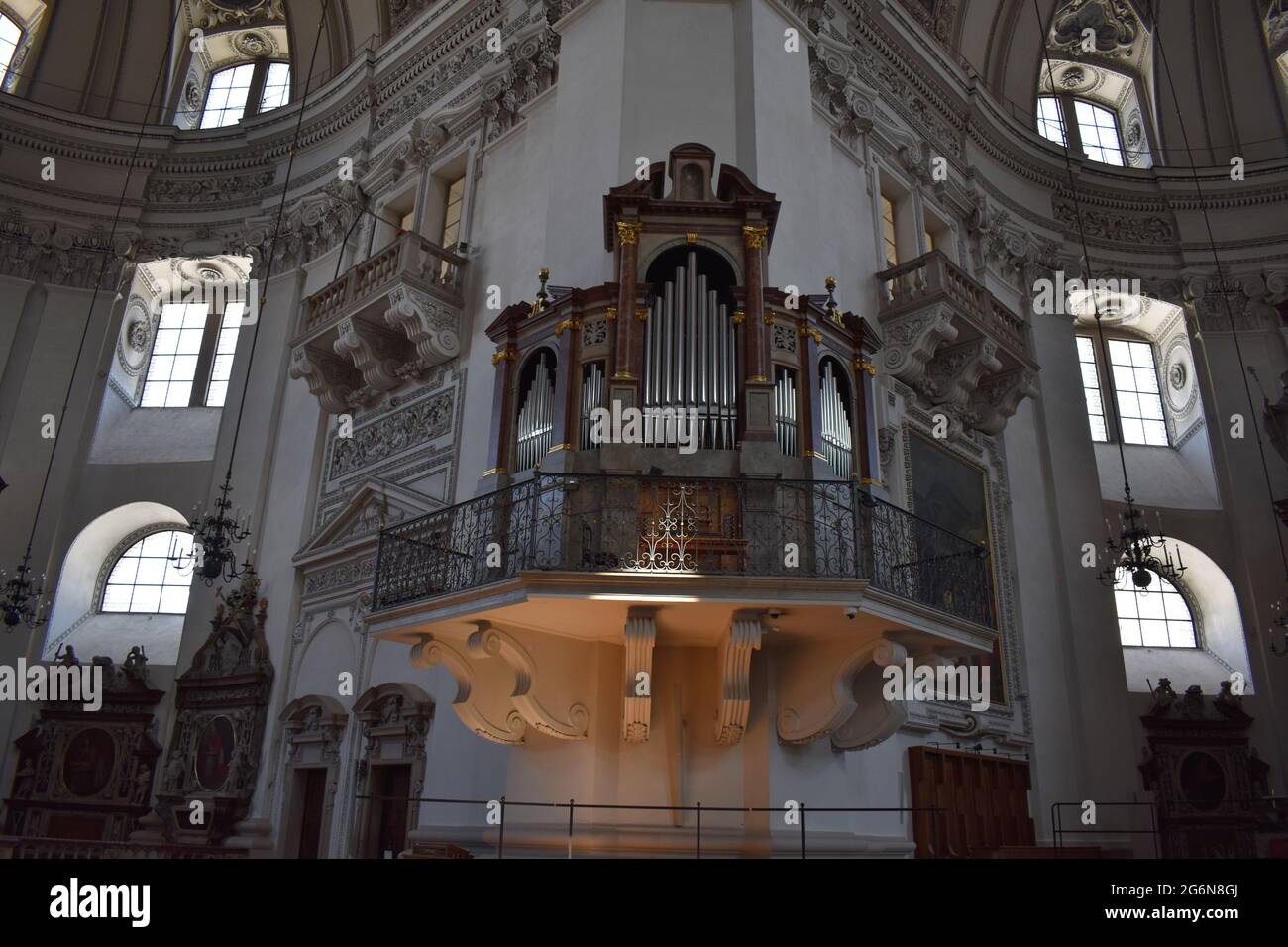 Kirchenschiff und orgel -Fotos und -Bildmaterial in hoher Auflösung – Alamy