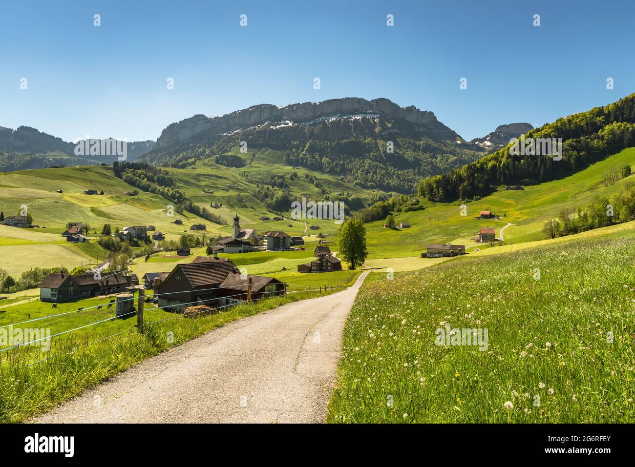 Das Dorf Schwende in den Appenzeller Alpen, Kanton Appenzell ...