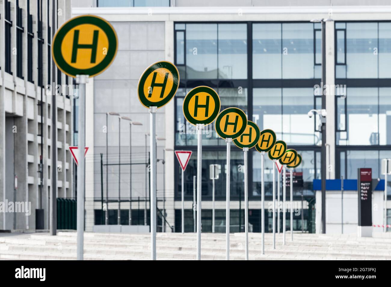 Verkehrszeichen treffen -Fotos und -Bildmaterial in hoher Auflösung – Alamy