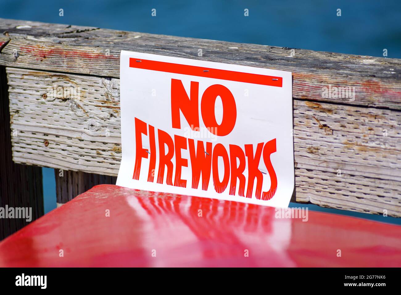 Warning fireworks -Fotos und -Bildmaterial in hoher Auflösung – Alamy
