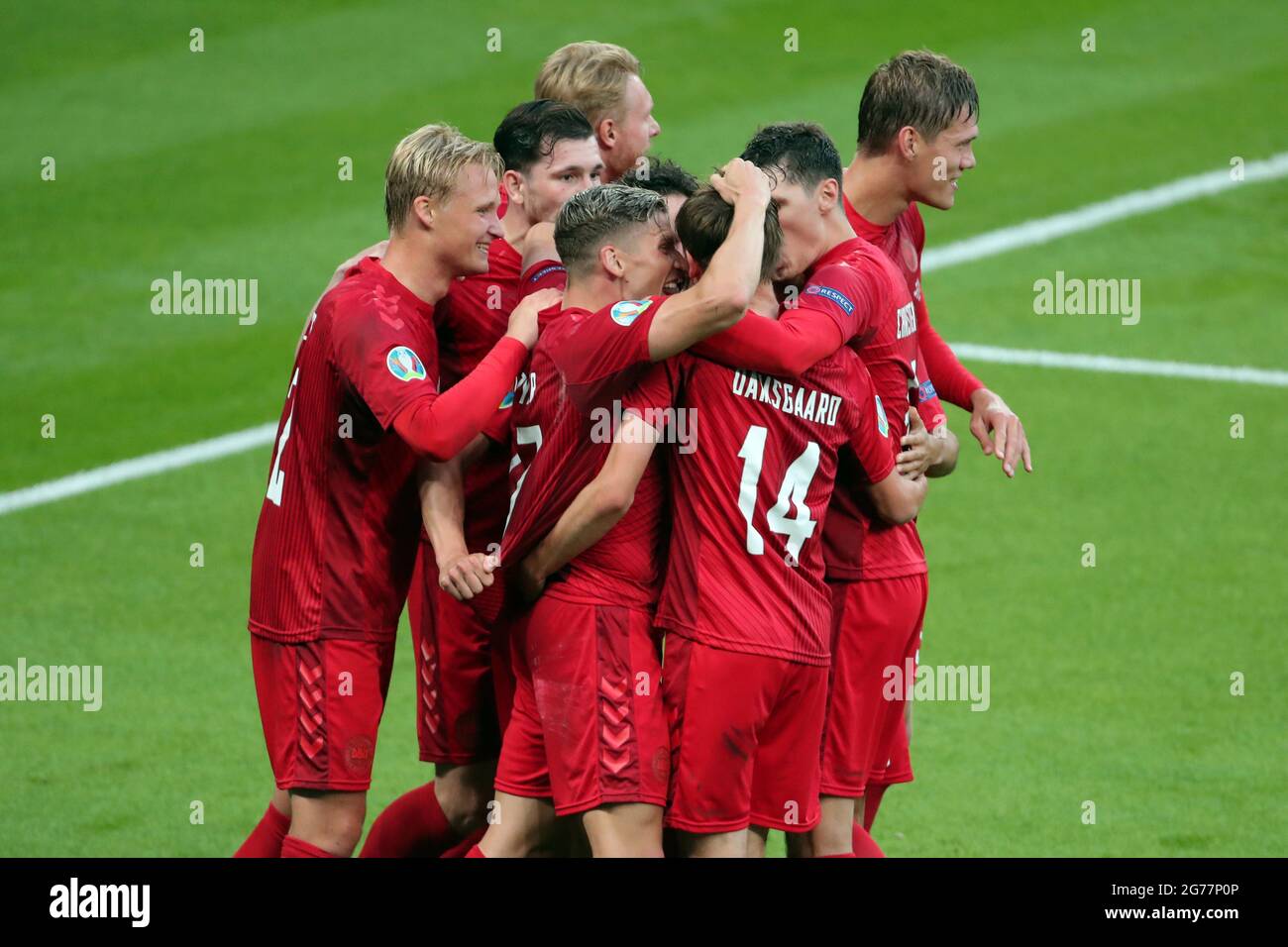 Mikkel damsgaard feiert tor -Fotos und -Bildmaterial in hoher Auflösung – Alamy