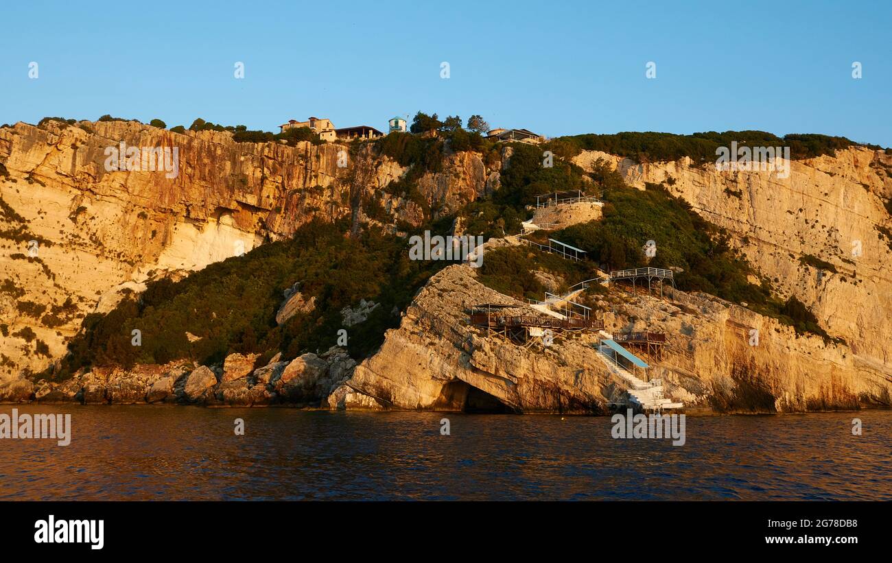 Dunkles meer -Fotos und -Bildmaterial in hoher Auflösung – Alamy