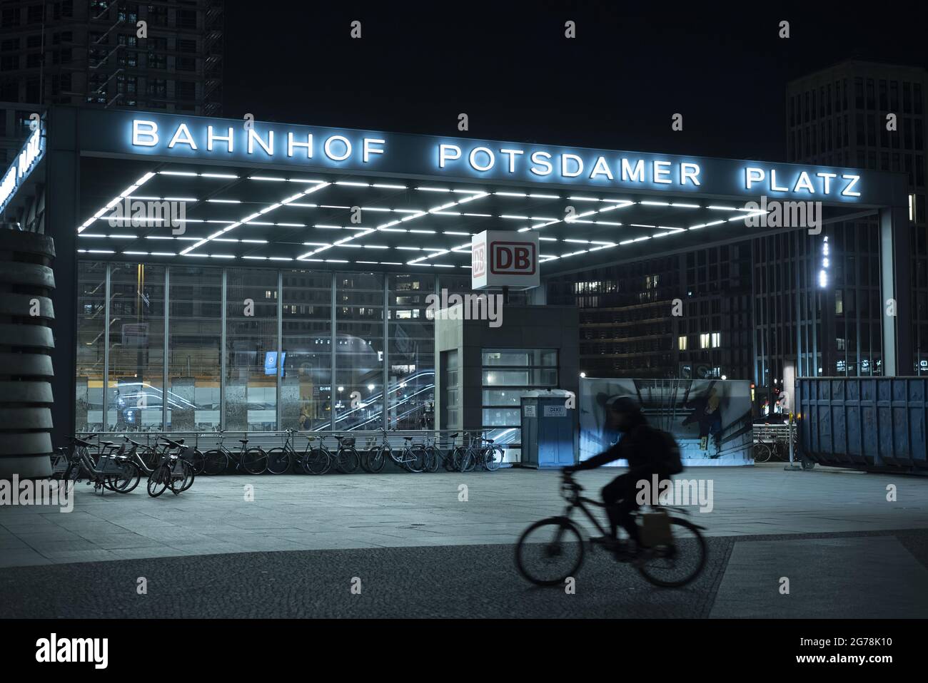 360 grad berlin -Fotos und -Bildmaterial in hoher Auflösung – Alamy