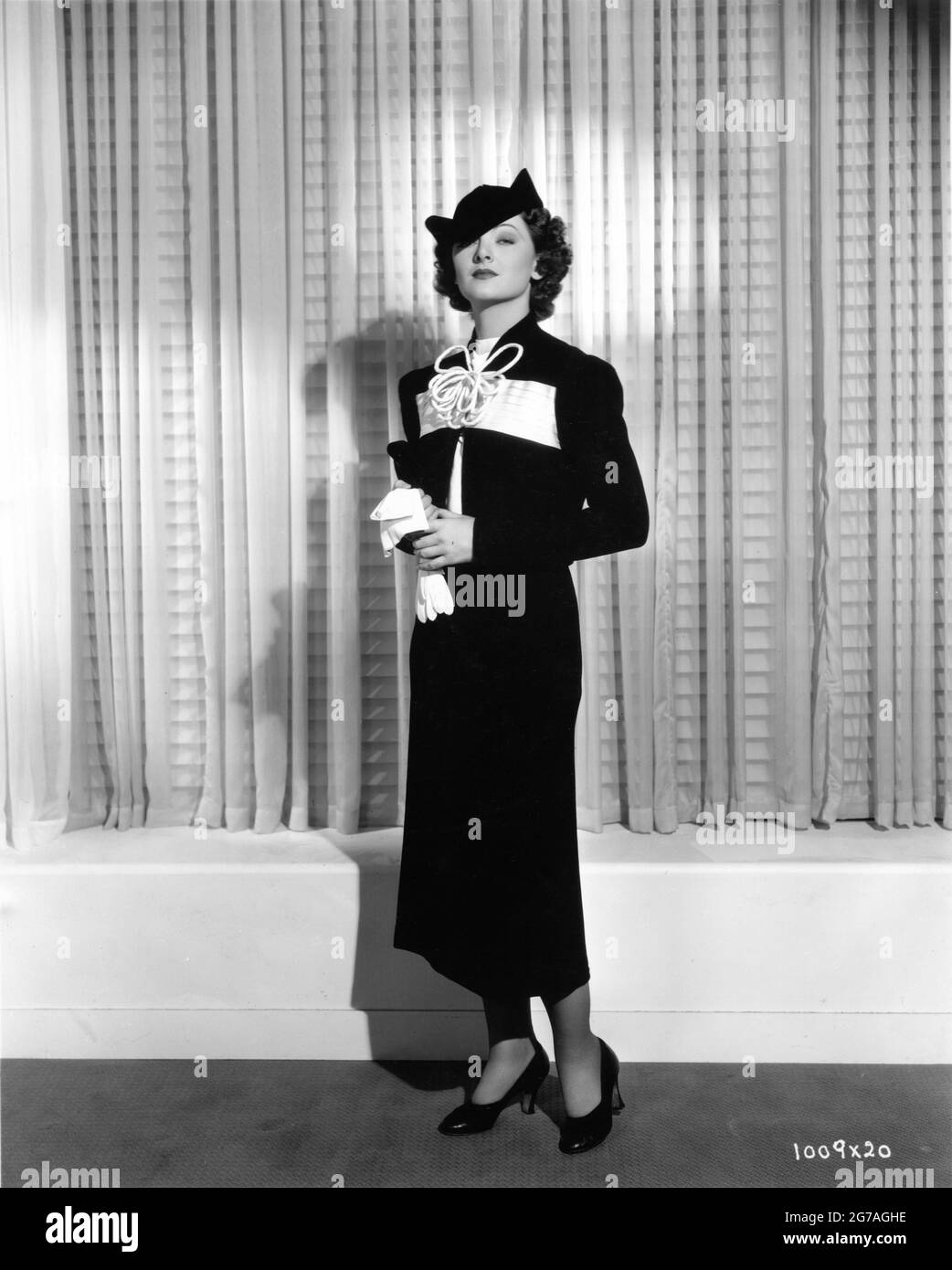 MYRNA LOY Fashion Publicity Pose für DOPPELHOCHZEIT 1937 Regisseur ...