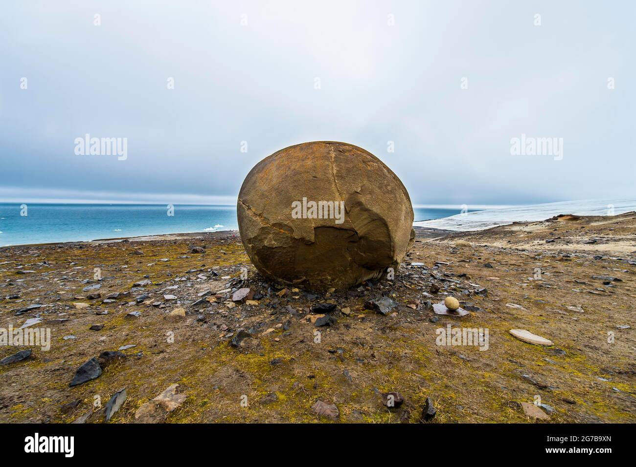 Riesige Steinkugel, CHAMP Island, Franz Josef Land Archipel, Russland Stockfotografie - Alamy