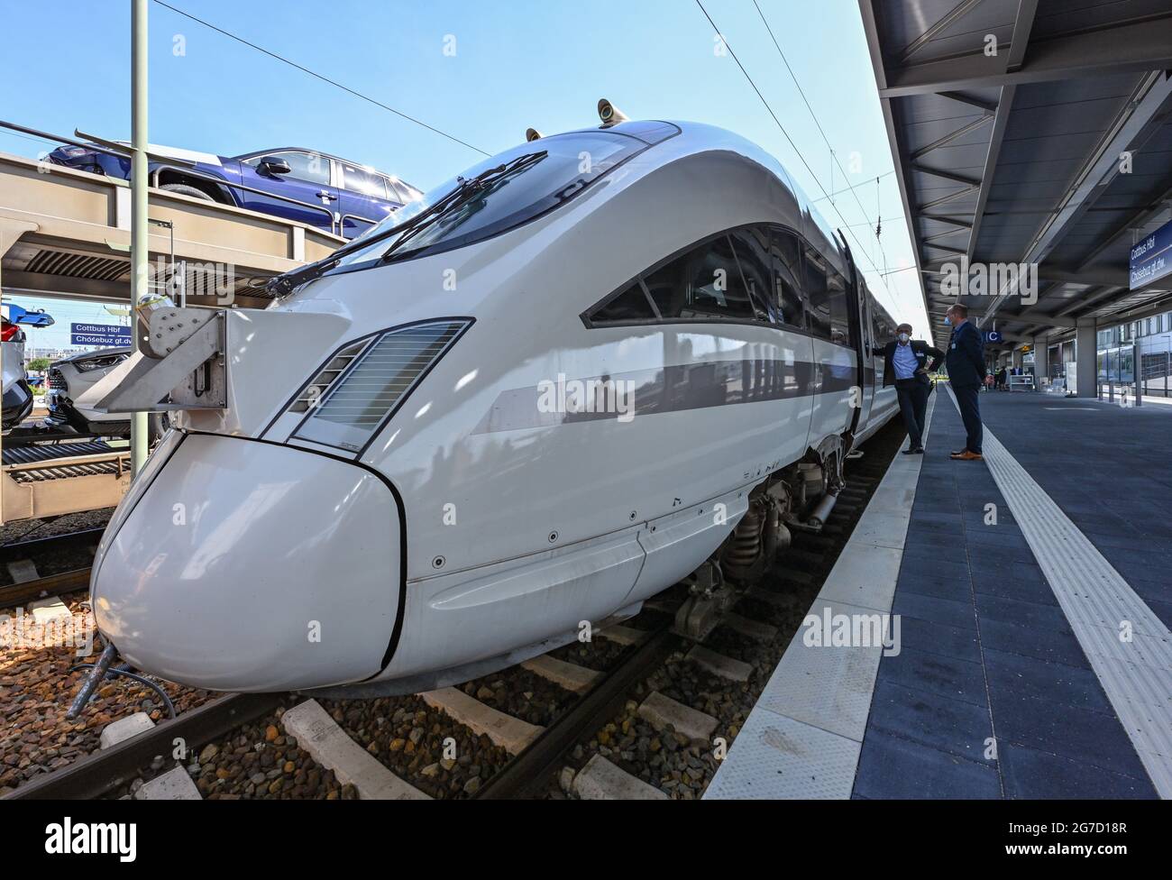 13. Juli 2021, Brandenburg, Cottbus: Ein dieselbetriebener ICE-Testzug ...