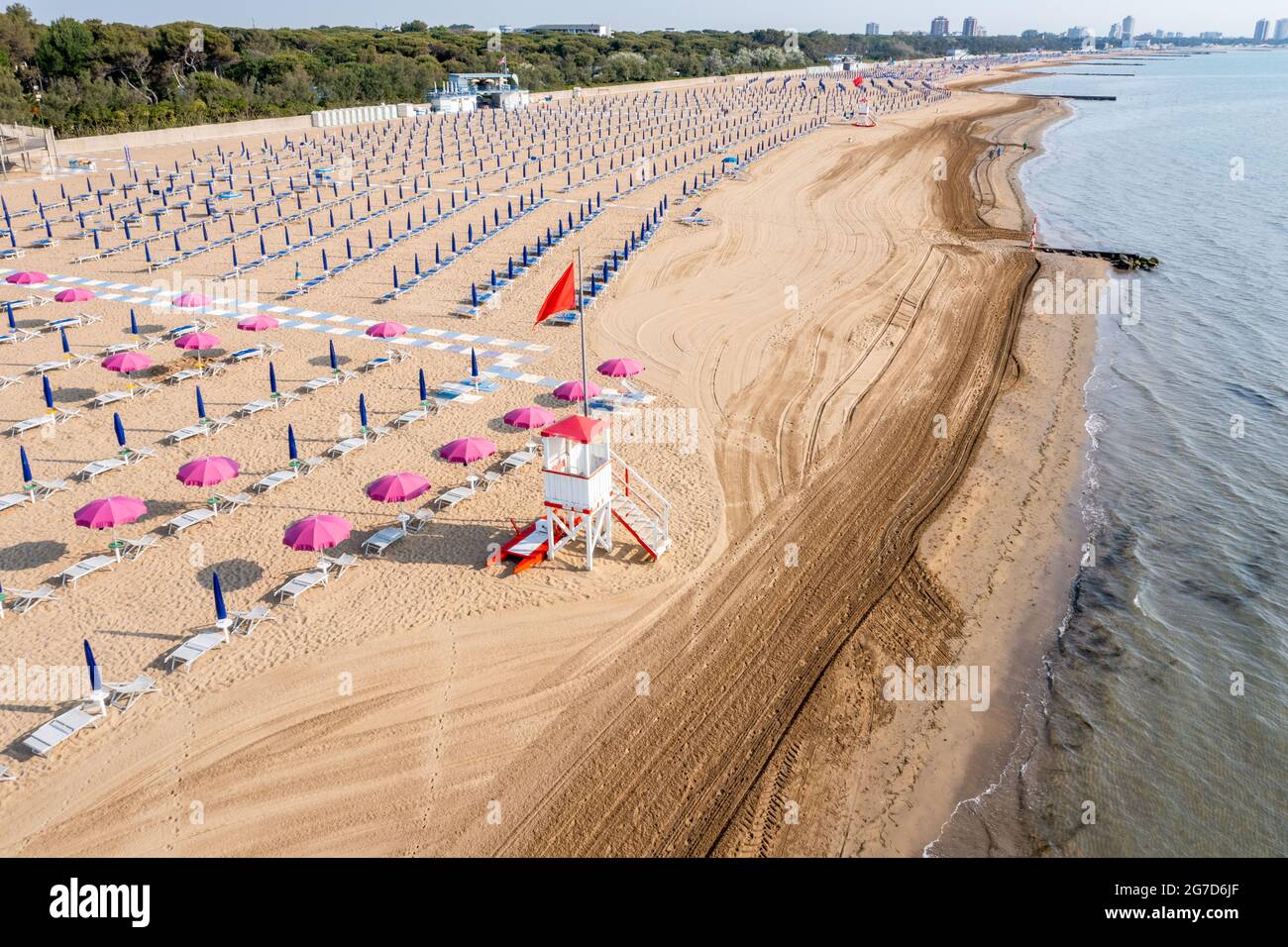 Sonnenschirm strand -Fotos und -Bildmaterial in hoher Auflösung – Alamy