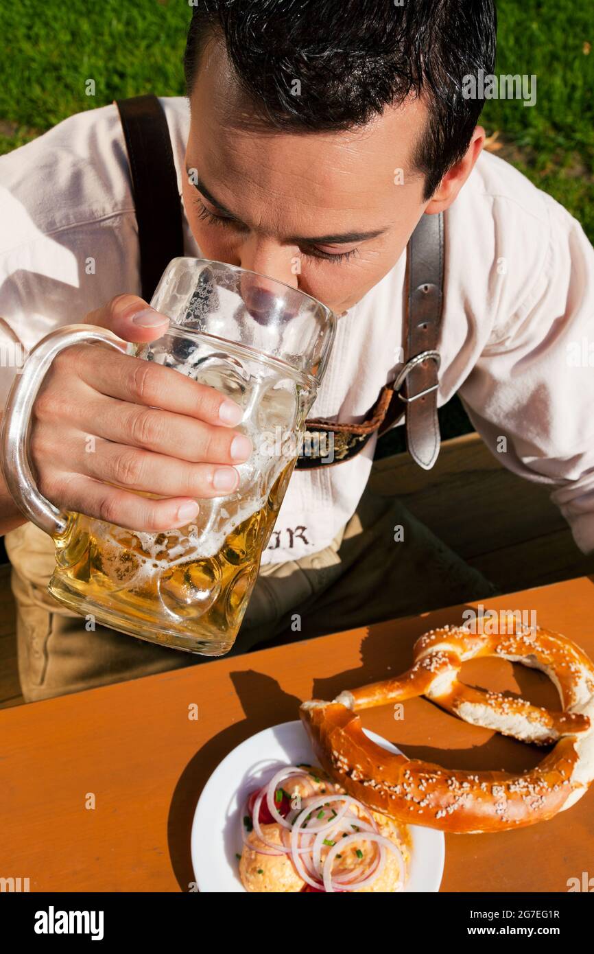 Oktoberfest essen und trinken -Fotos und -Bildmaterial in hoher ...