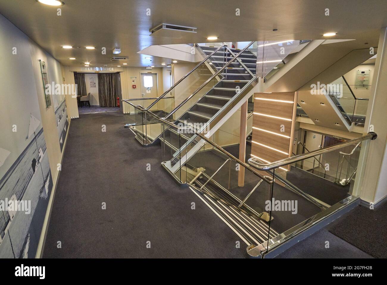 ATHEN, GRIECHENLAND - JUNI 2017: Innenansicht des Nissos Rodos ...