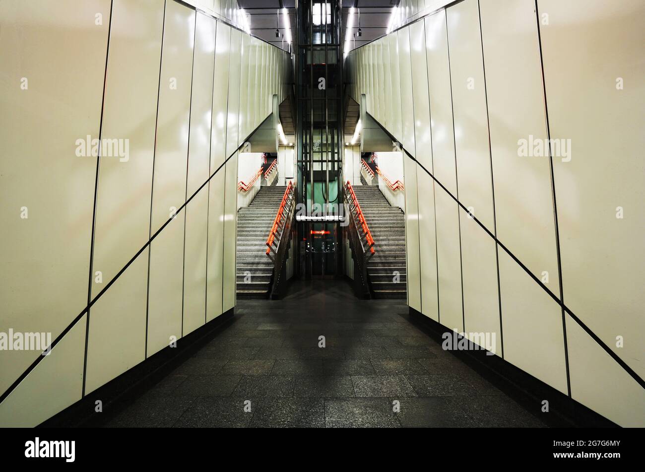 Wien Metro, Wien U Bahn, Metro mit U Bahnhof und modernen Design oder ...