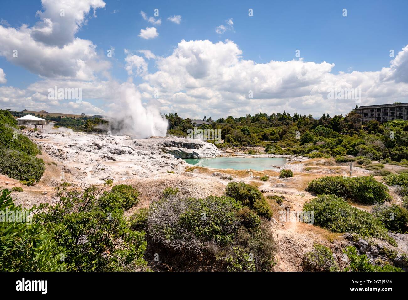Pohutu geysir und see -Fotos und -Bildmaterial in hoher Auflösung – Alamy