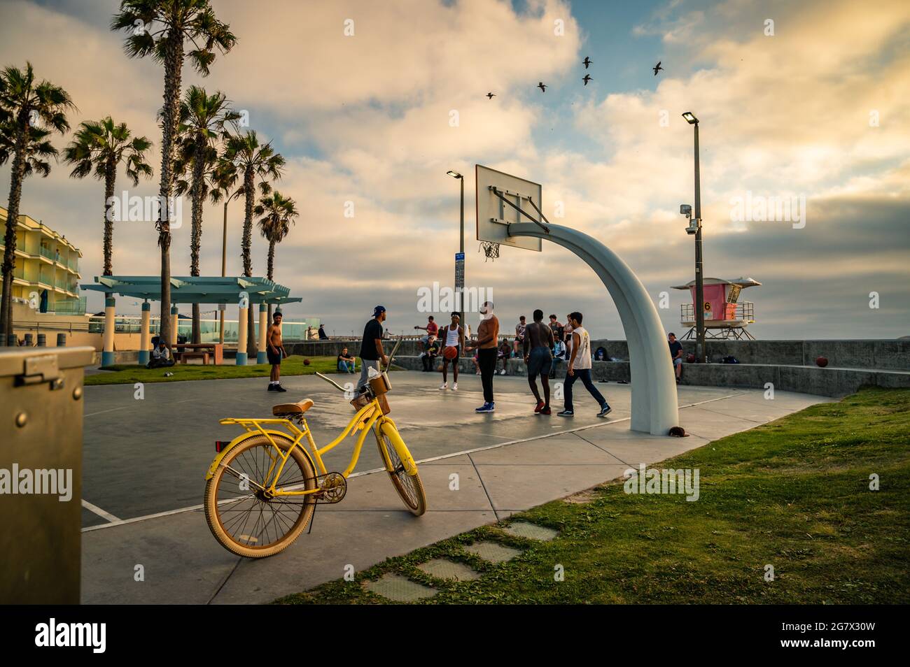 Basketballplatz am strand -Fotos und -Bildmaterial in hoher Auflösung ...