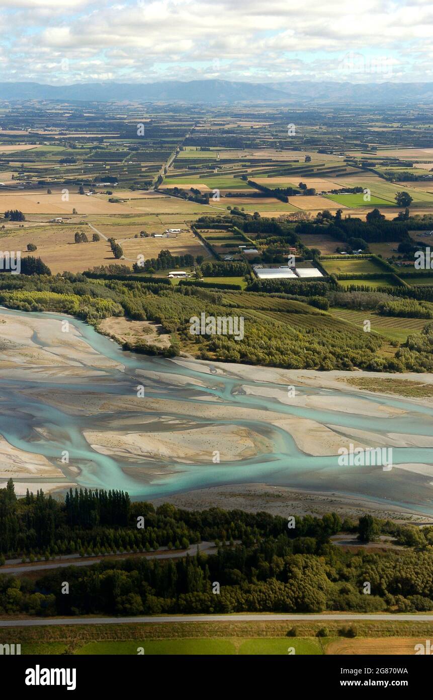 Fruchtbares Ackerland rund um das Delta, wo Clutha River in Lake ...