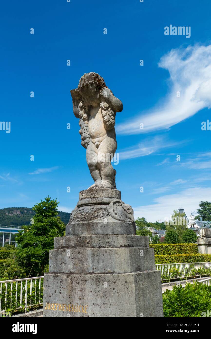 Nackt baden -Fotos und -Bildmaterial in hoher Auflösung – Alamy