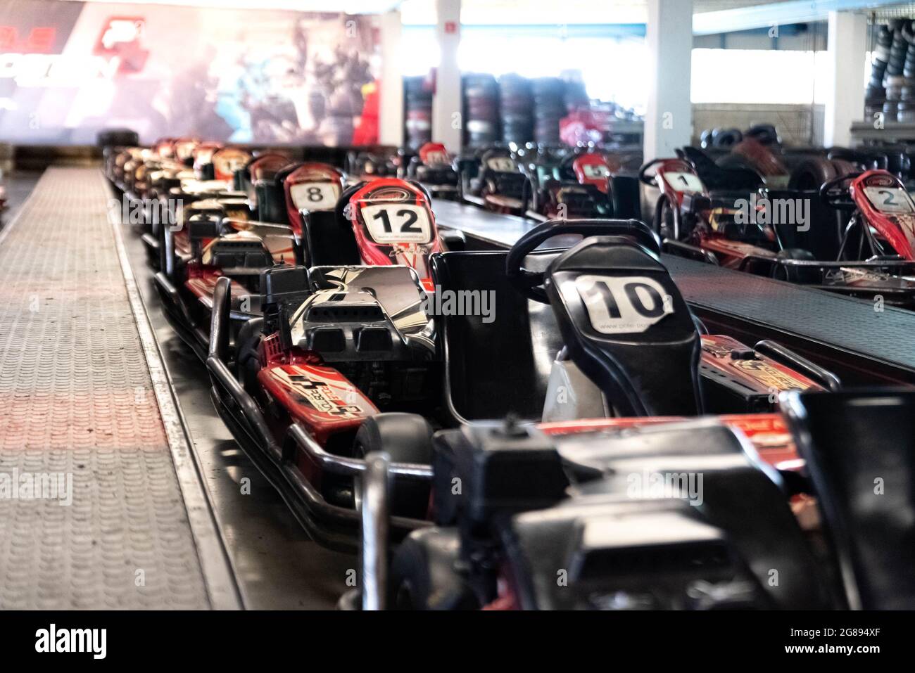 Go kart bahn in warschau war -Fotos und -Bildmaterial in hoher Auflösung – Alamy