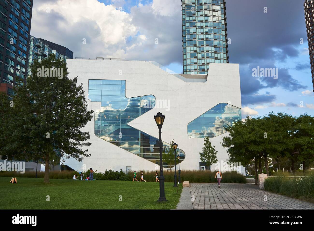 Hunters Point Community Library, von Steven Holl Architects ...
