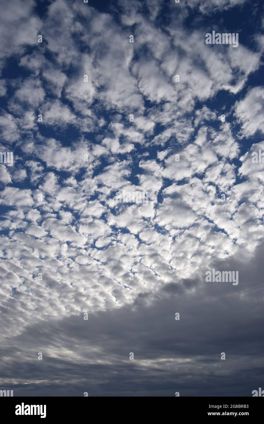 Broken cloud -Fotos und -Bildmaterial in hoher Auflösung – Alamy