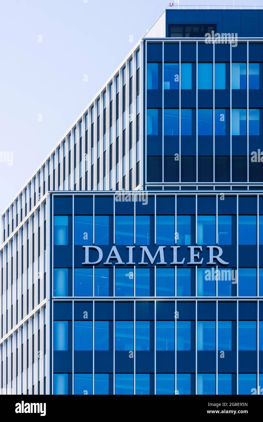 Schriftzug daimler -Fotos und -Bildmaterial in hoher Auflösung – Alamy