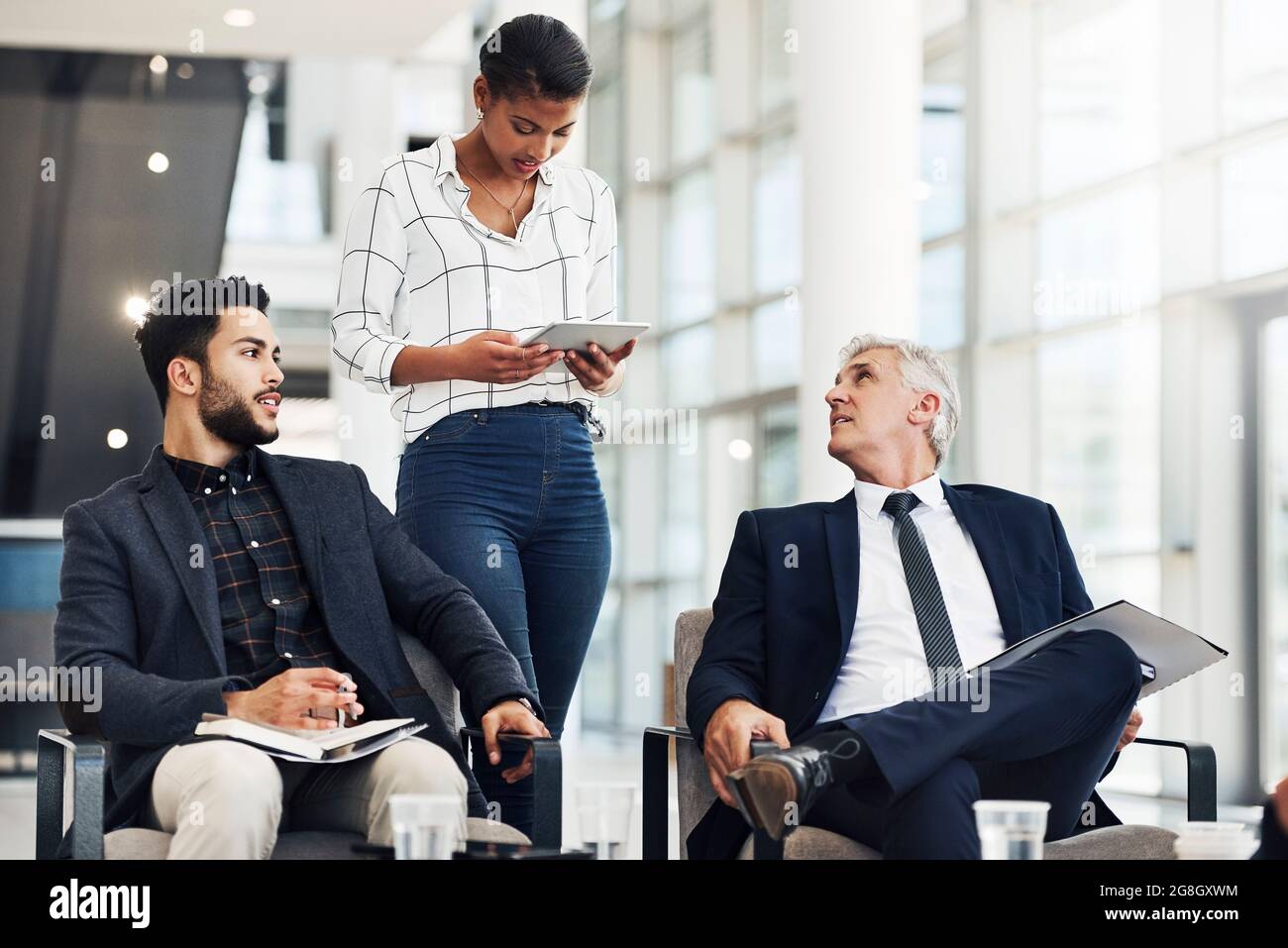 Kollegen fragen -Fotos und -Bildmaterial in hoher Auflösung – Alamy