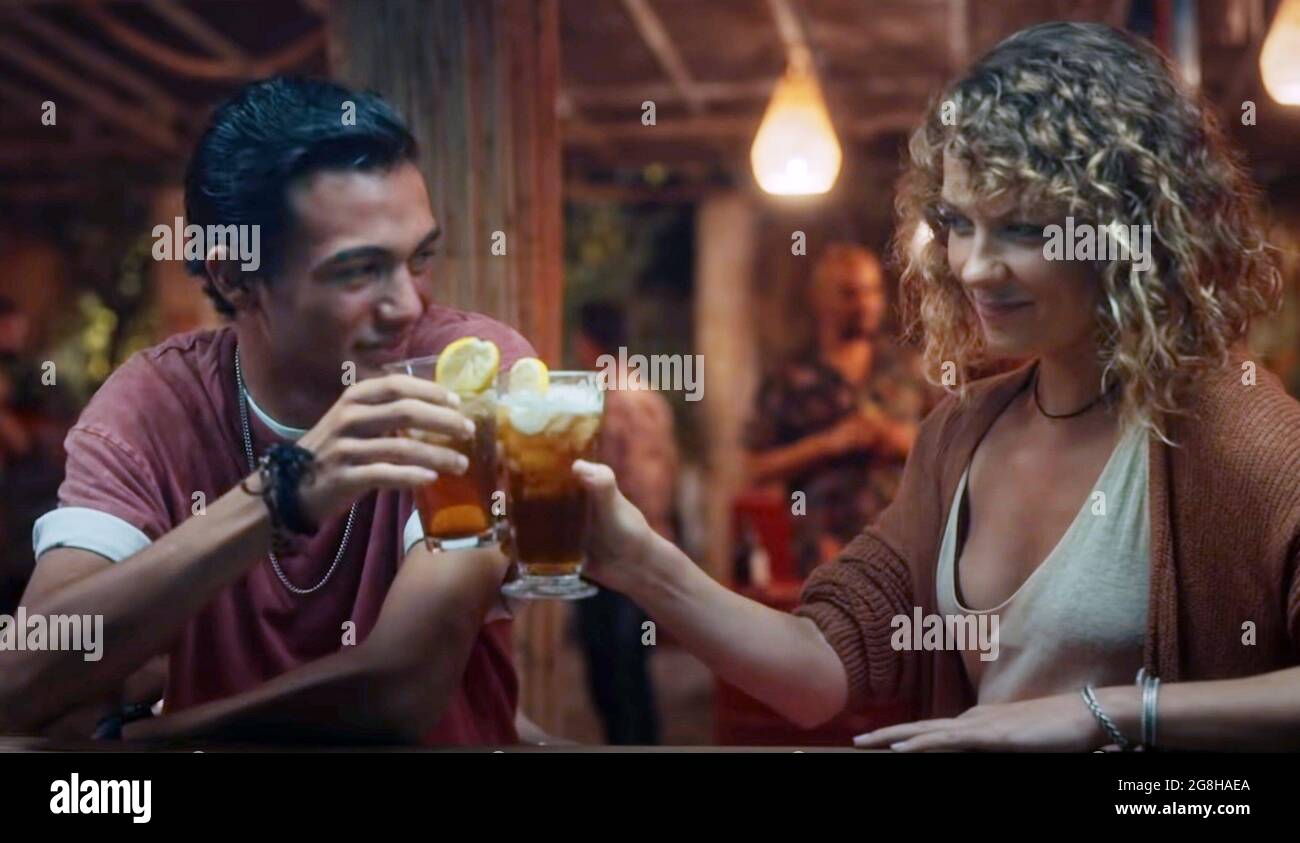 LETZTEN SOMMER (alias SUMMER '96, alias GECEN YAZ), von links: Fatih ...