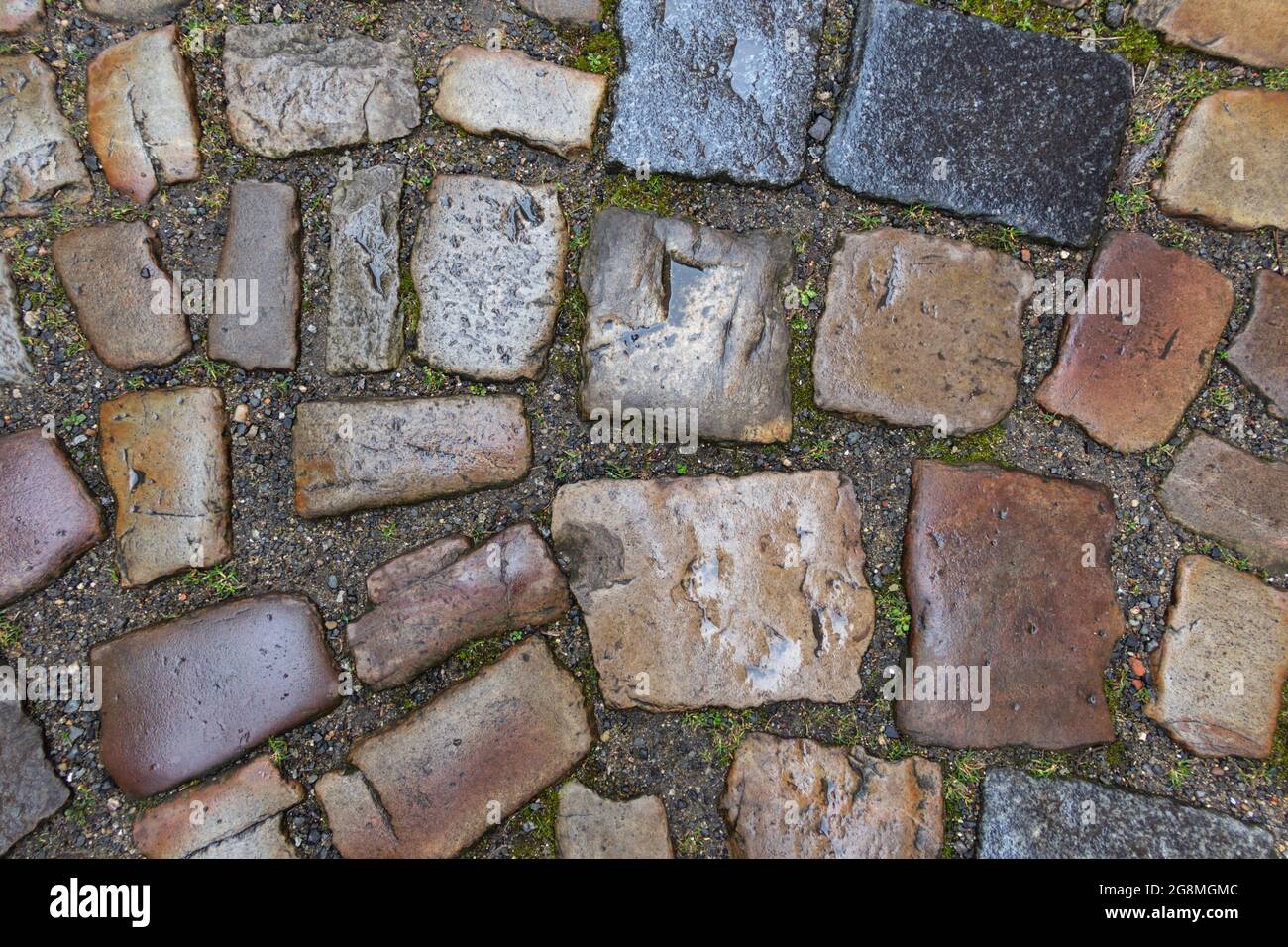 Pflasterstein-Struktur. Mauerwerk Hintergrund. Asphaltierte Straße oder ...