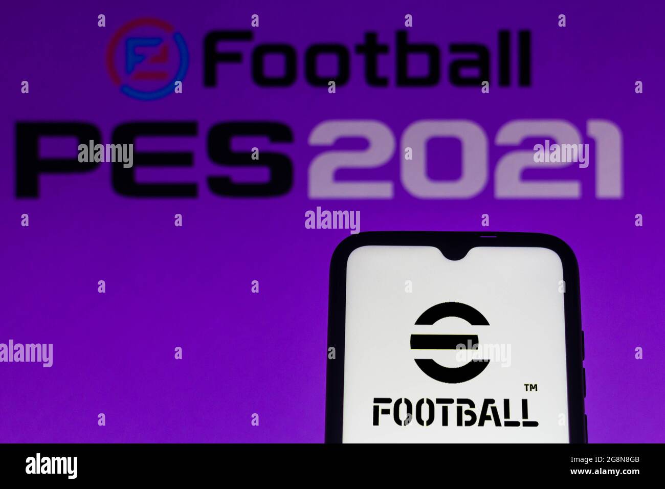 In diesem Foto Illustration, eFootball Logo Spiel auf einem Smartphone ...