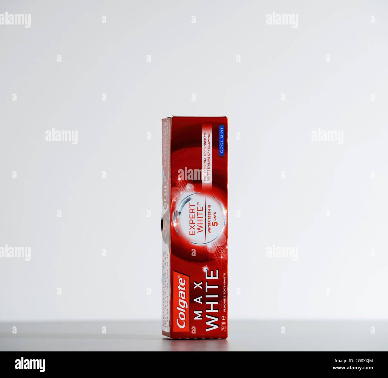 Colgate max frische zahnpasta -Fotos und -Bildmaterial in hoher ...