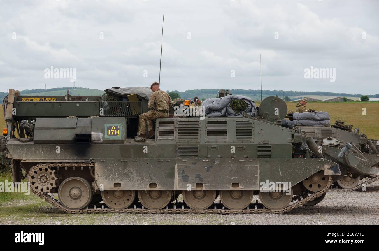British army armoured recovery vehicle -Fotos und -Bildmaterial in ...