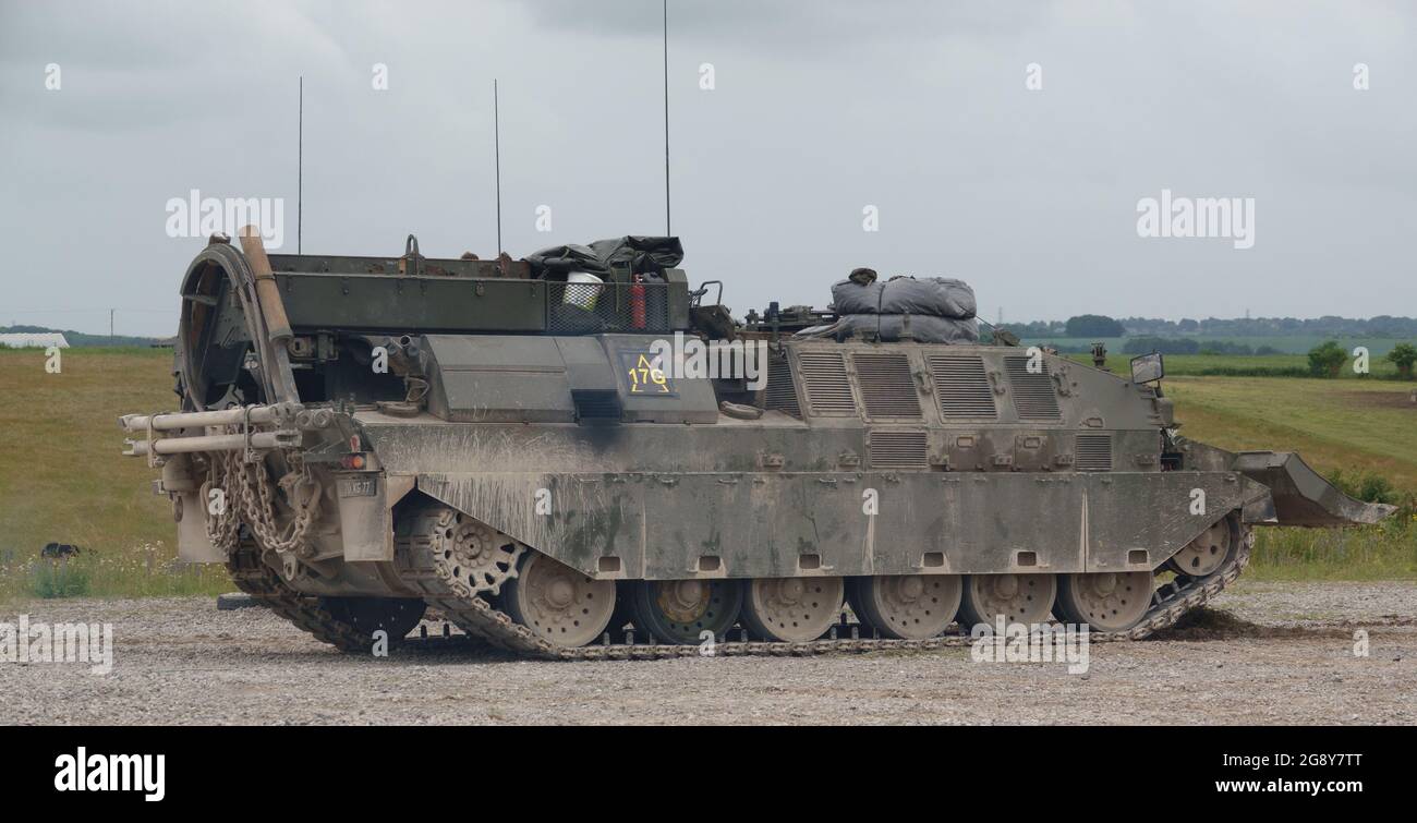 British army armoured recovery vehicle -Fotos und -Bildmaterial in ...