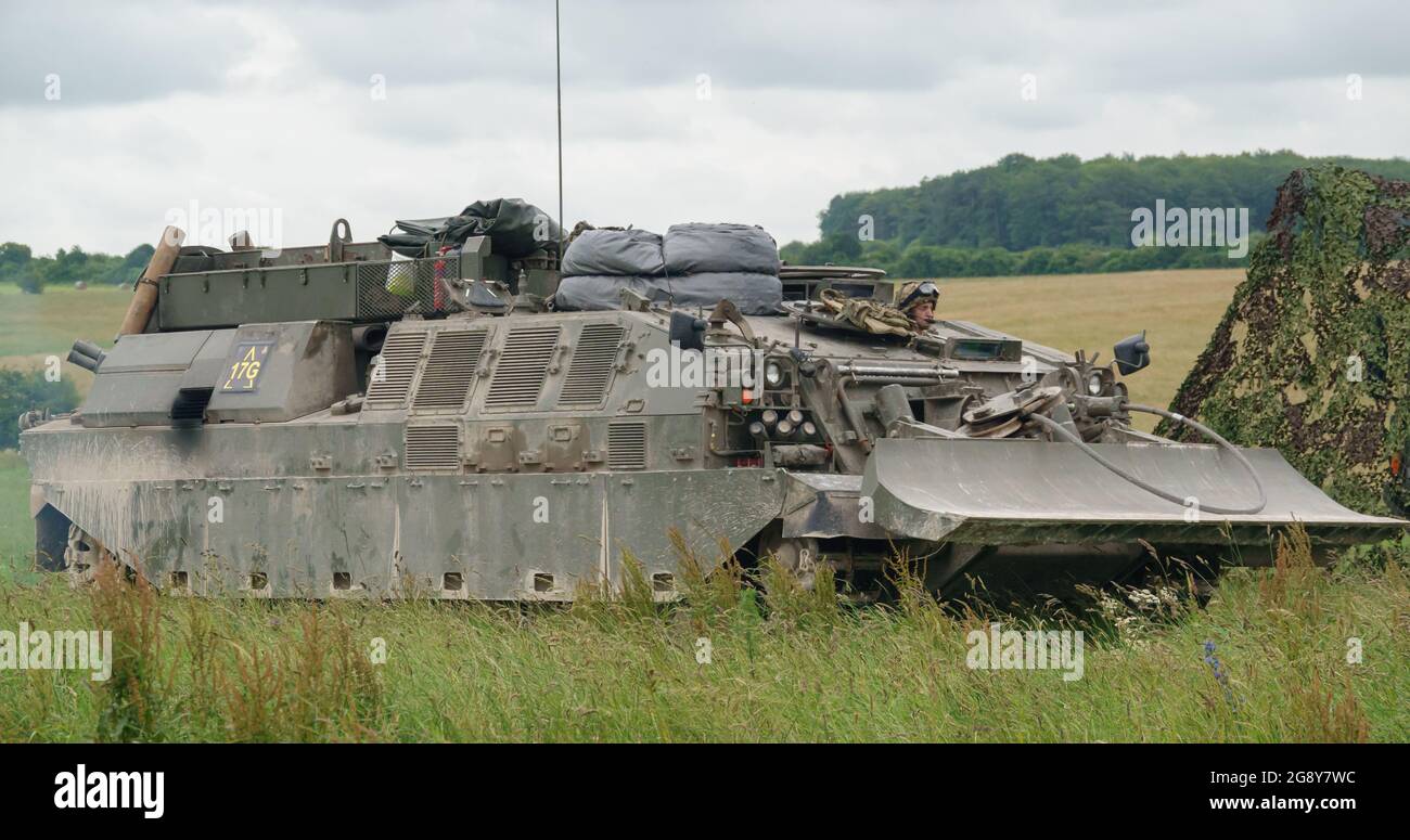 British army armoured recovery vehicle -Fotos und -Bildmaterial in ...