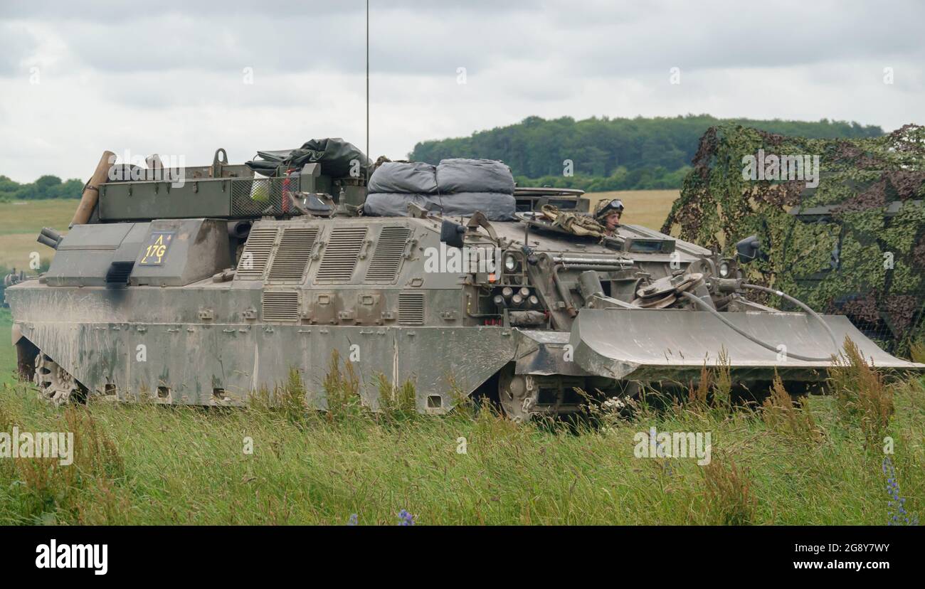 British army armoured recovery vehicle -Fotos und -Bildmaterial in ...