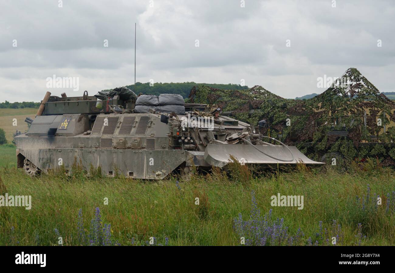 British army armoured recovery vehicle -Fotos und -Bildmaterial in ...