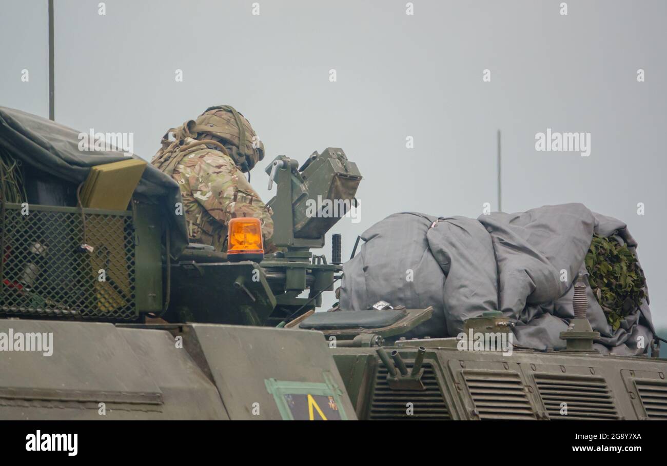 British army armoured recovery vehicle -Fotos und -Bildmaterial in ...
